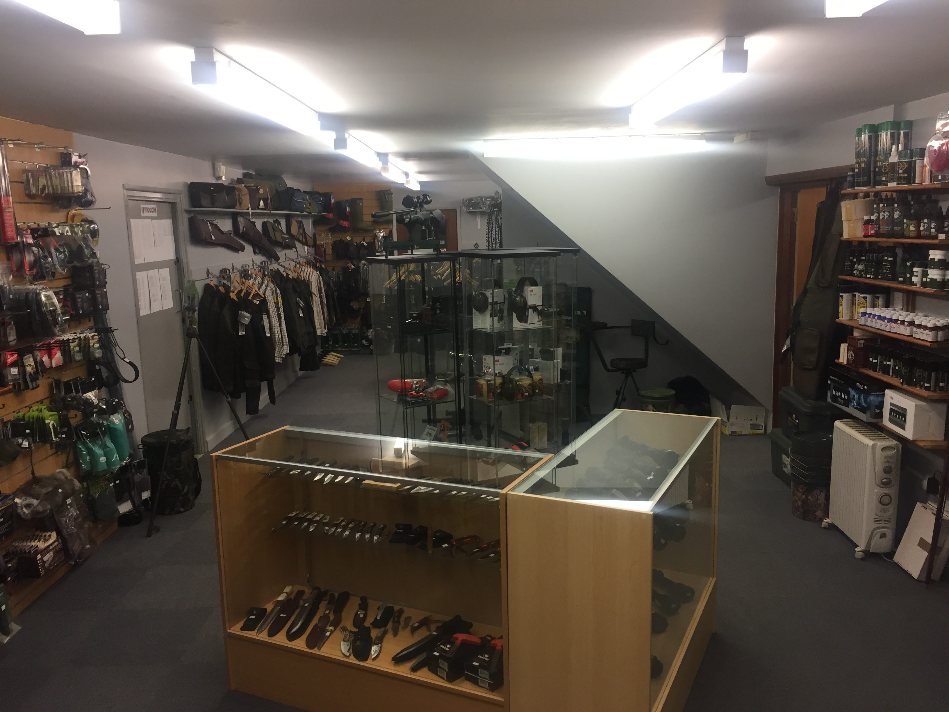 Shotguns, rifles, air rifles & airguns, ammunition, scopes and accessories